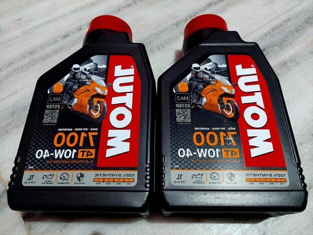 12 Best Engine Oil For Bikes For Maximum Performance 2025